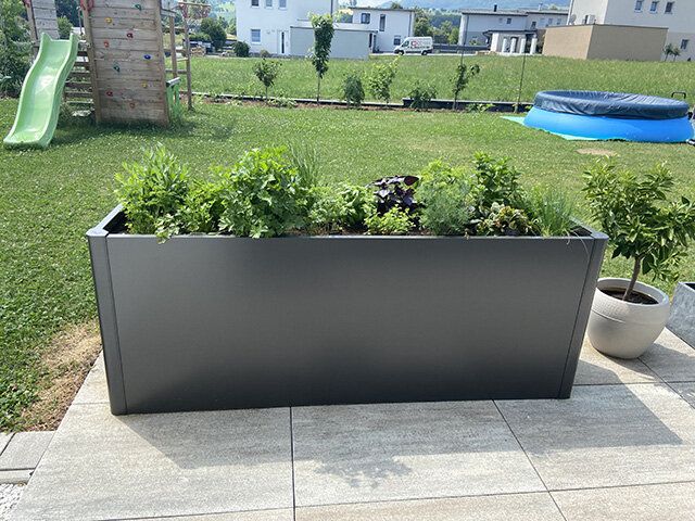 Raised planter box made of metal - Planting bed - Biohort - Biohort ...
