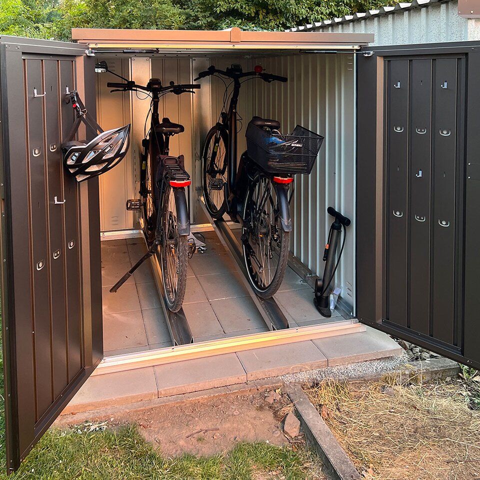 Bike storage: Mini garage made of metal for your bicycle - Biohort ...