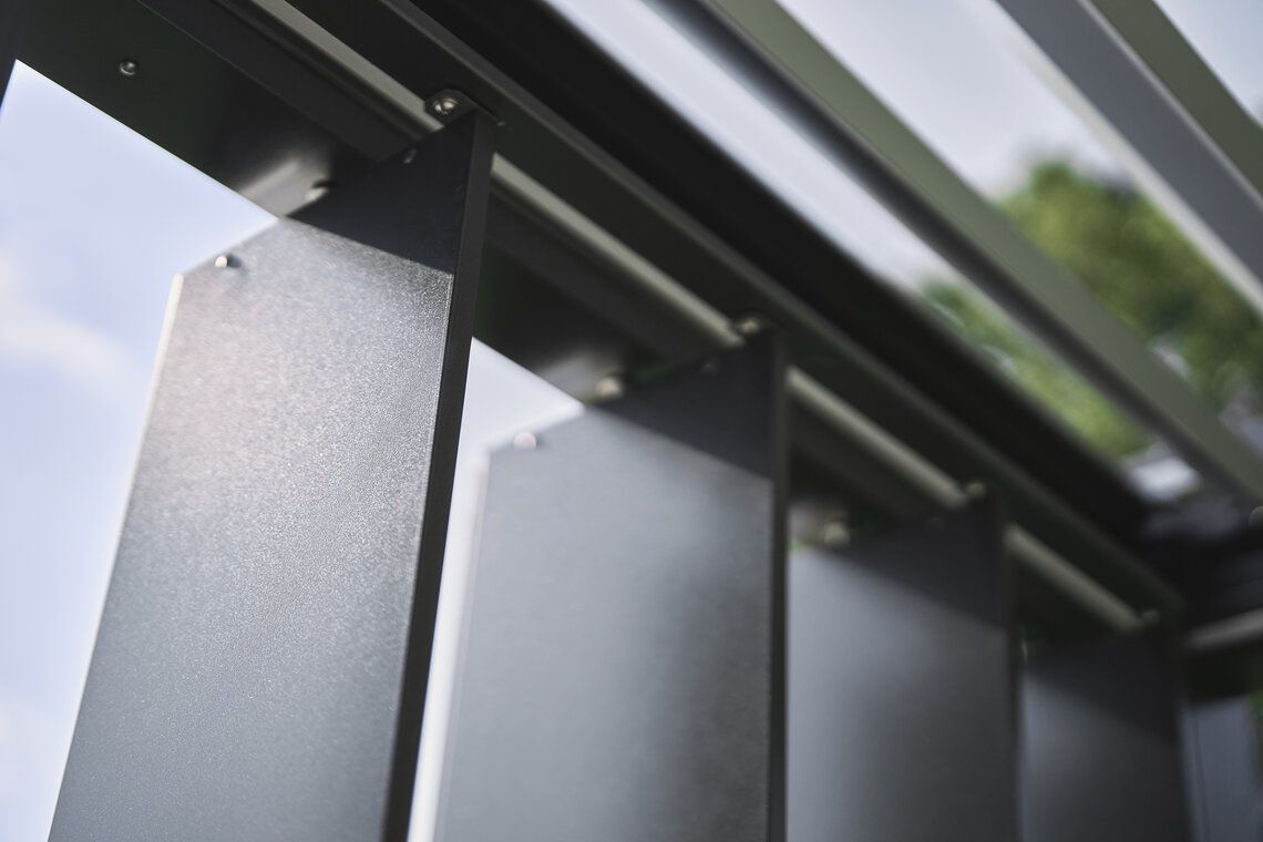 Pergola - moderne Terrassenüberdachung aus Metall - Biohort Deutschland